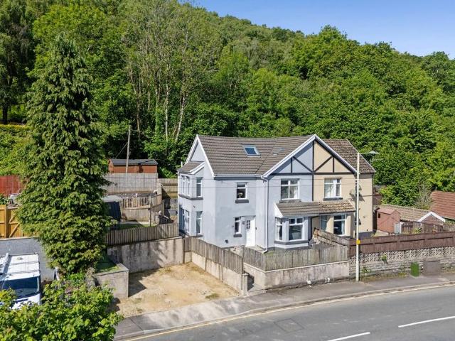 5 bedroom semi detached house for sale