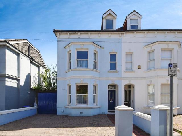 5 bedroom semi detached house for sale