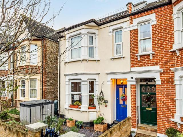 5 bedroom semi detached house for sale