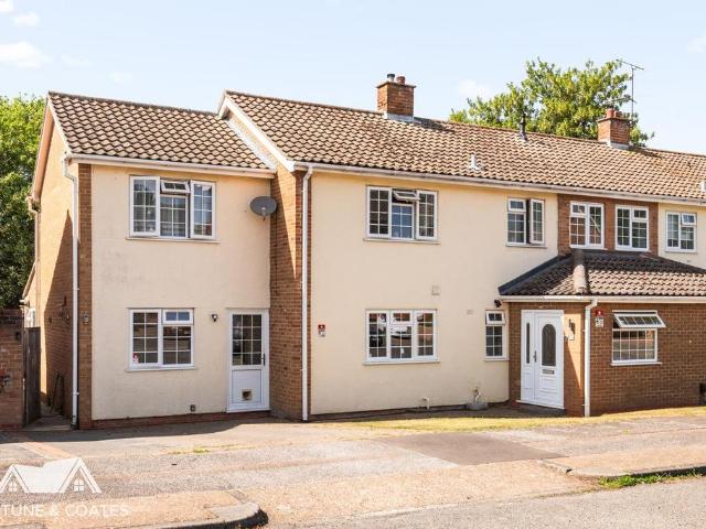 5 bedroom semi detached house for sale