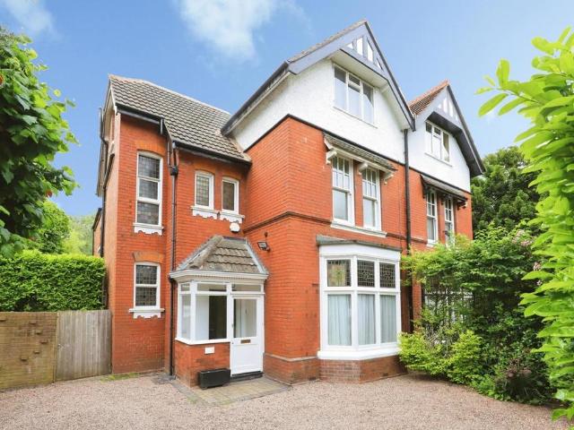 5 bedroom semi detached house for sale