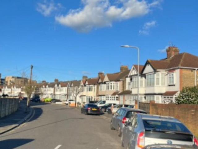 5 bedroom semi detached house for sale