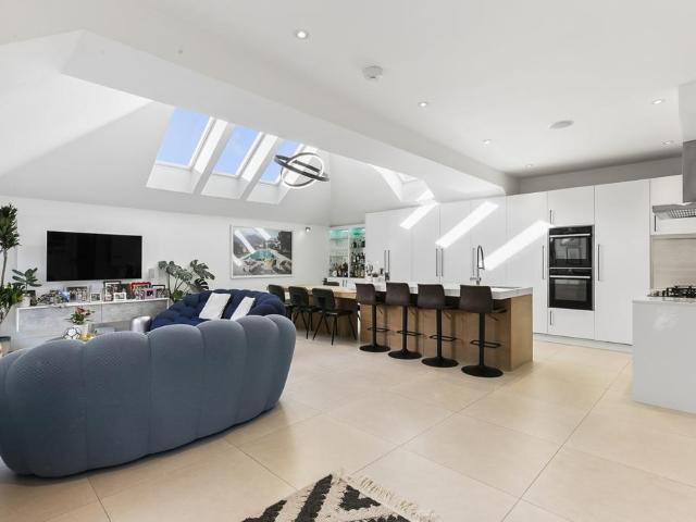 5 bedroom semi detached house for sale
