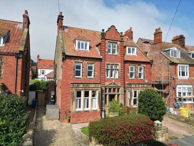 5 bedroom semi detached house for sale