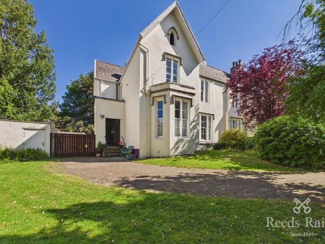 5 bedroom semi detached house for sale