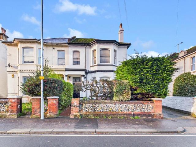 5 bedroom semi detached house for sale