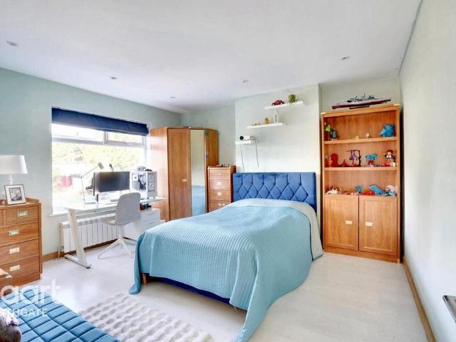 5 bedroom semi detached house for sale