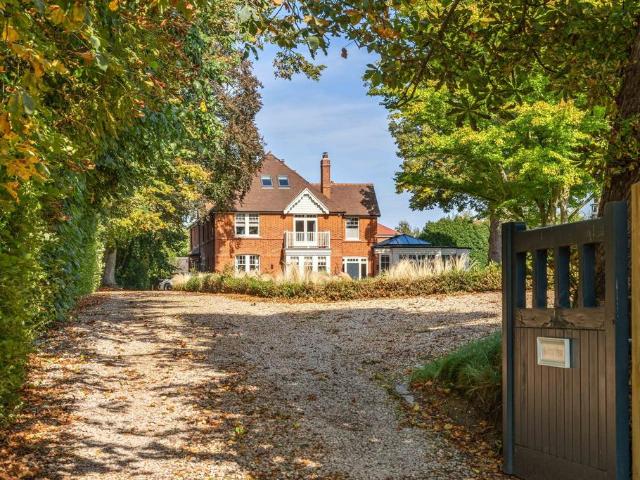 5 bedroom semi detached house for sale