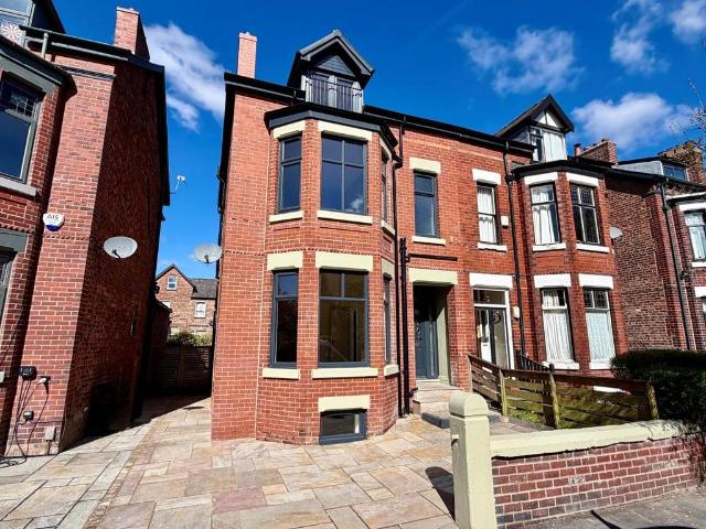 5 bedroom semi detached house for sale