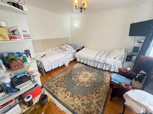 5 bedroom semi detached house for sale