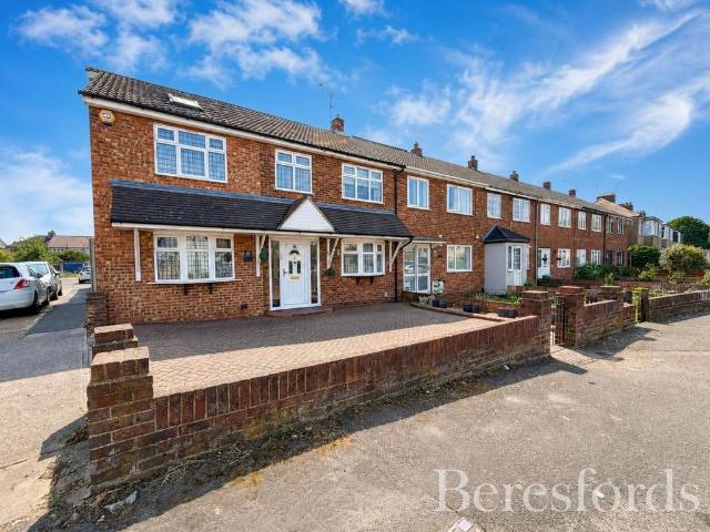 5 bedroom semi detached house for sale