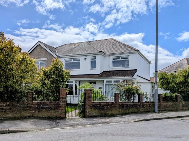 5 bedroom semi detached house for sale