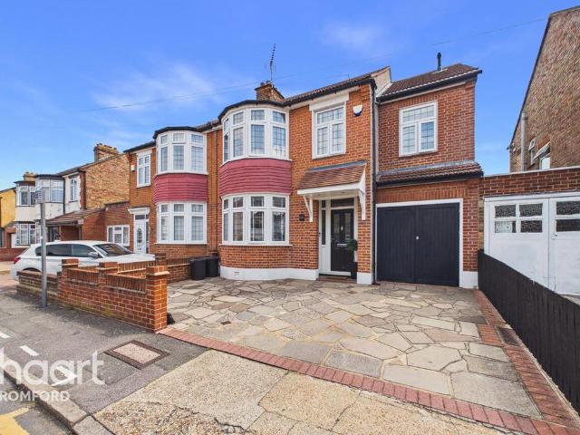 5 bedroom semi detached house for sale