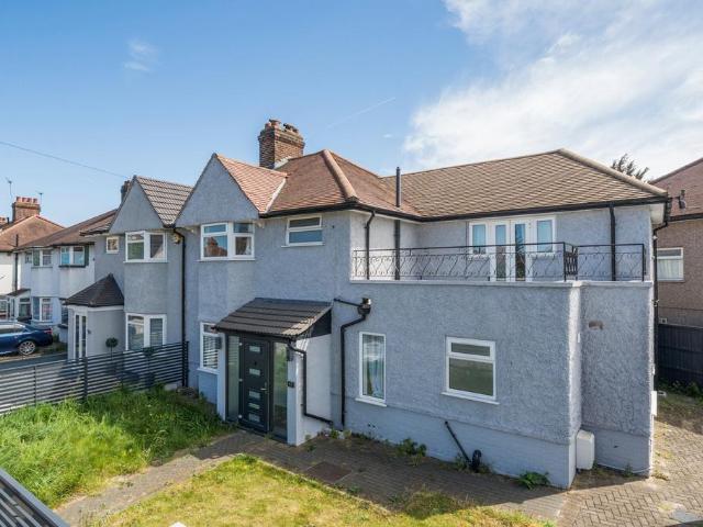 5 bedroom semi detached house for sale