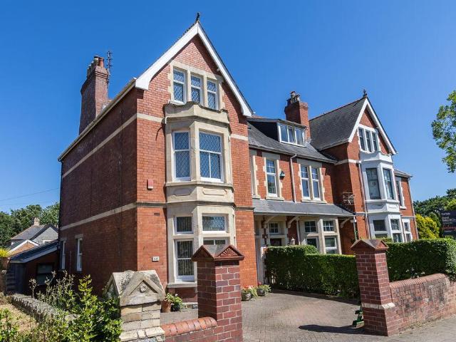 5 bedroom semi detached house for sale