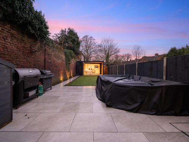 5 bedroom semi detached house for sale