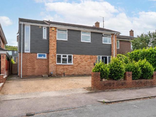 5 bedroom semi detached house for sale