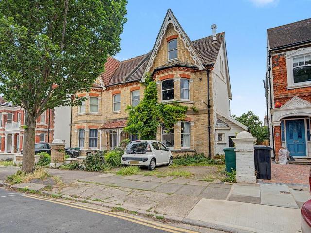 5 bedroom semi detached house for sale