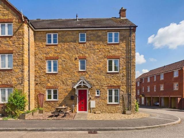 5 bedroom semi detached house for sale