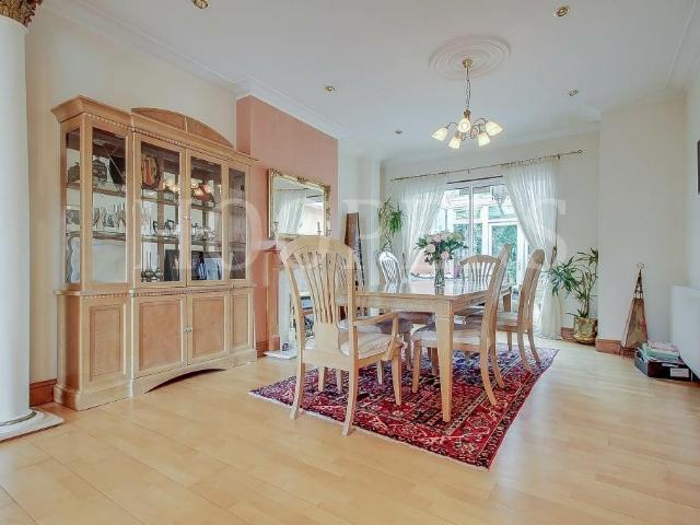5 bedroom semi detached house for sale