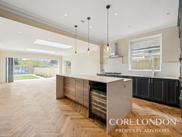 5 bedroom semi detached house for sale