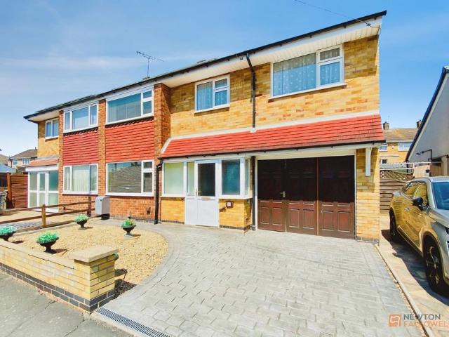 5 bedroom semi detached house for sale