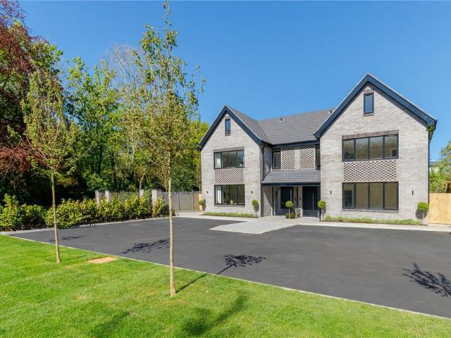 5 bedroom semi detached house for sale