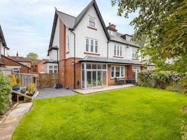 5 bedroom semi detached house for sale