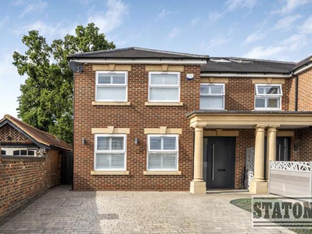 5 bedroom semi detached house for sale