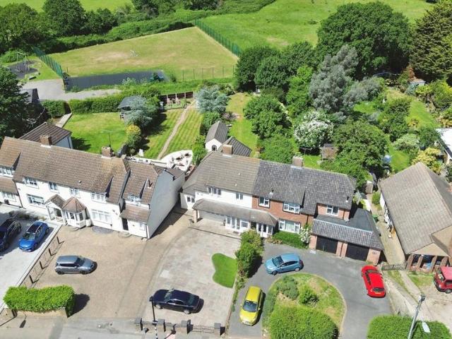 5 bedroom semi detached house for sale