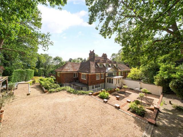 5 bedroom semi detached house for sale