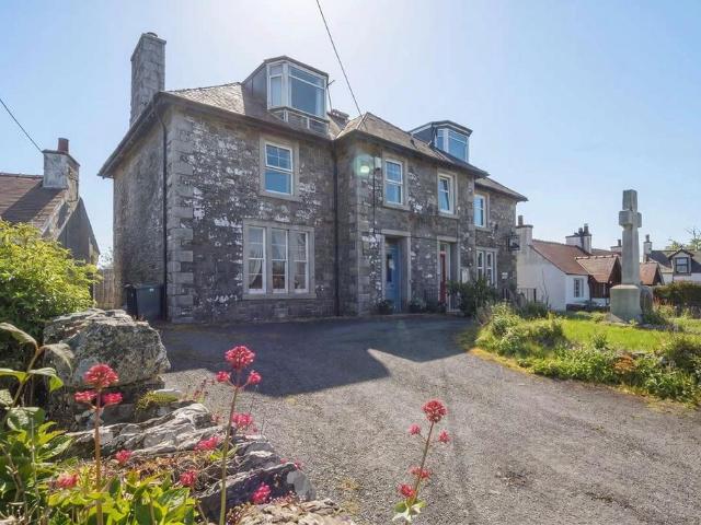 5 bedroom semi detached house for sale