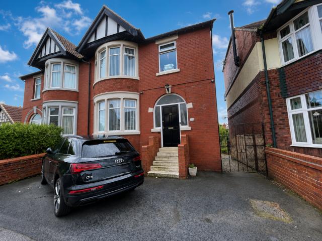 5 bedroom semi detached house for sale