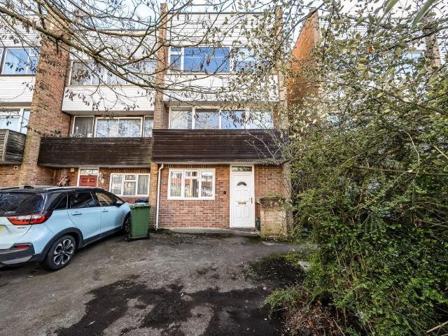 5 bedroom semi detached house for sale