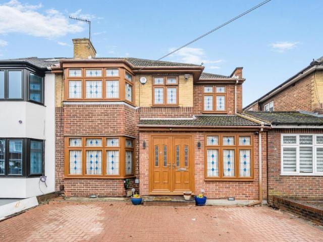 5 bedroom semi detached house for sale