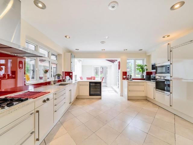5 bedroom semi detached house for sale