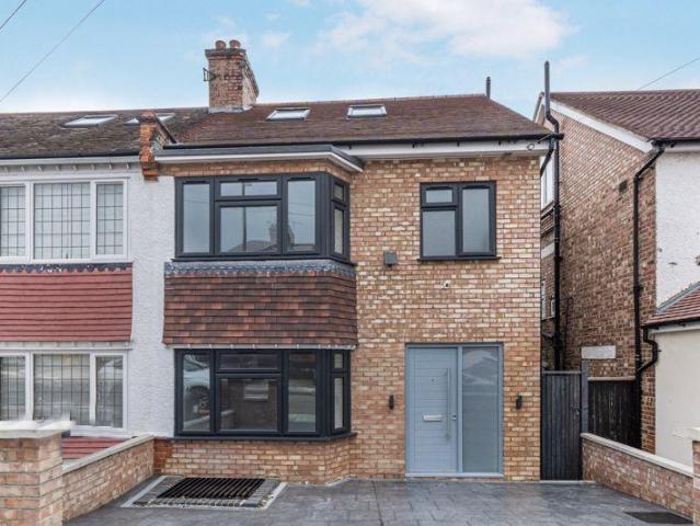 5 bedroom semi detached house for sale