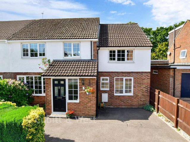 5 bedroom semi detached house for sale