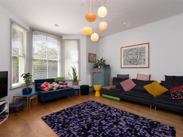 5 bedroom semi detached house for sale