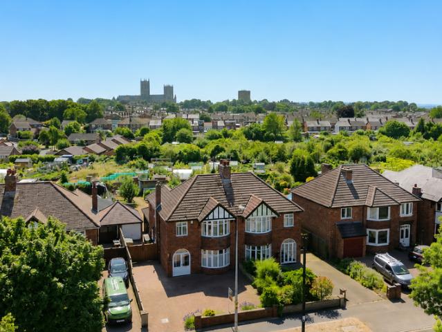 5 bedroom semi detached house for sale