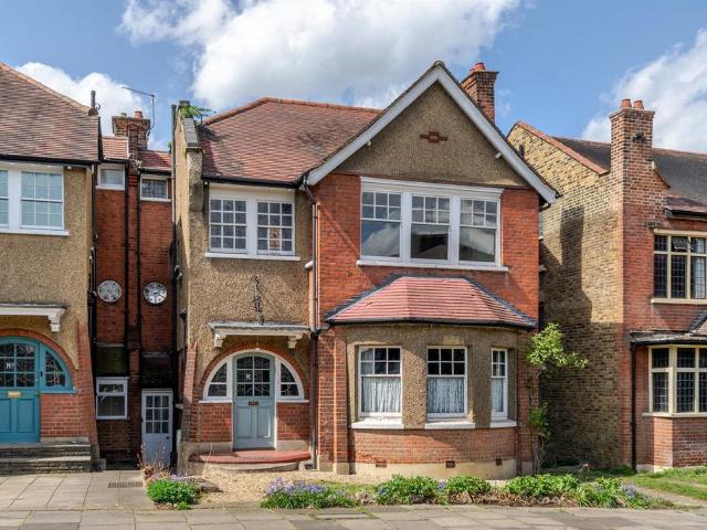 5 bedroom semi detached house for sale