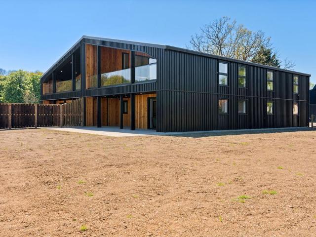 5 bedroom semi detached house for sale