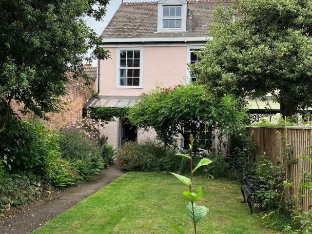 5 bedroom semi detached house for sale
