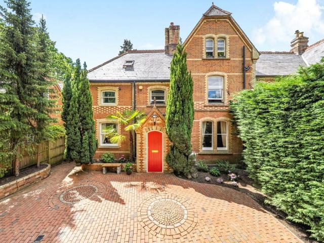 5 bedroom semi detached house for sale