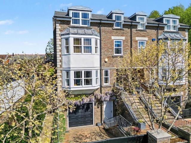 5 bedroom semi detached house for sale