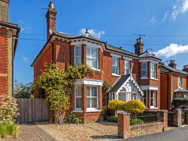 5 bedroom semi detached house for sale