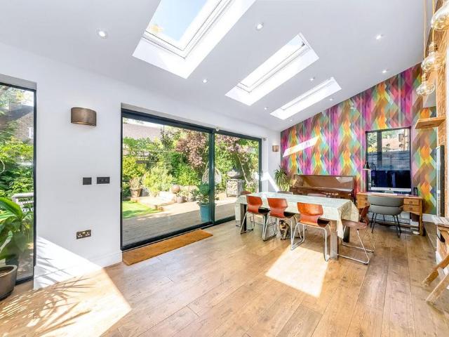 5 bedroom semi detached house for sale