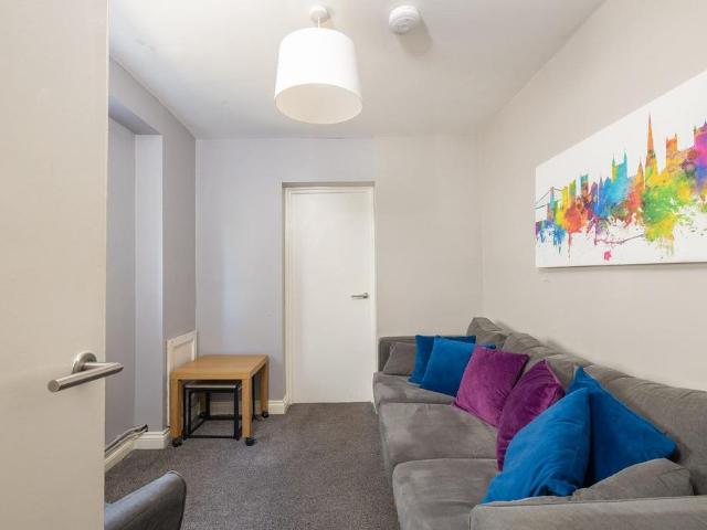 5 bedroom semi detached house for sale