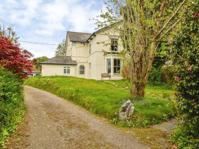 5 bedroom semi detached house for sale