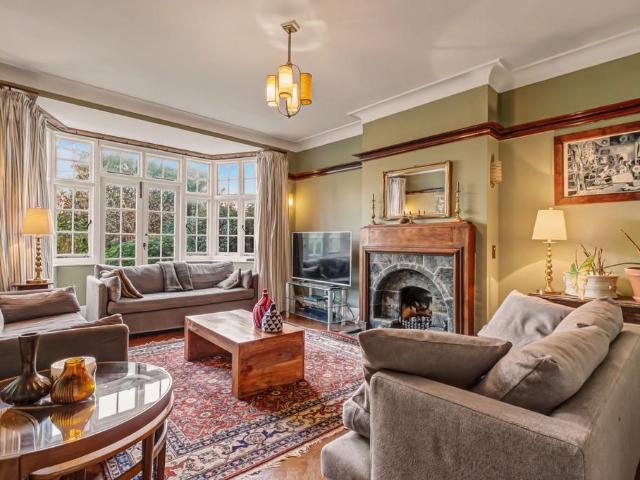5 bedroom semi detached house for sale
